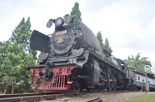 Lokomotif Uap D1410, Kembali Beroperasi Jadi Kereta Wisata di Solo ...